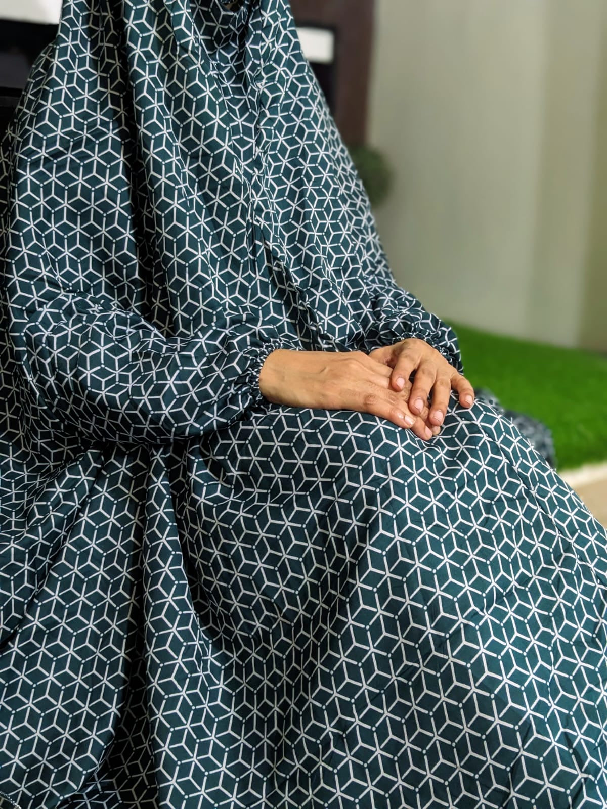 NAMAZ CHADDAR WITH FULL SLEEVES - IYI GREEN - LARGE – Hijabjeez