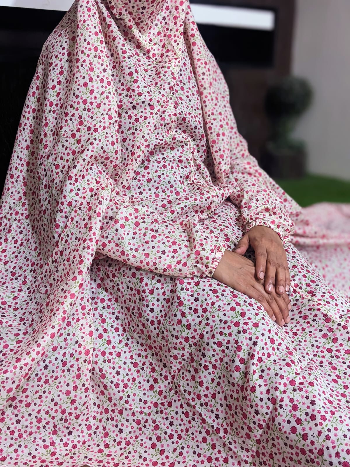 NAMAZ CHADDAR WITH SLEEVES N NIQAB - PINK MULTI FLOWERS LARGE – Hijabjeez